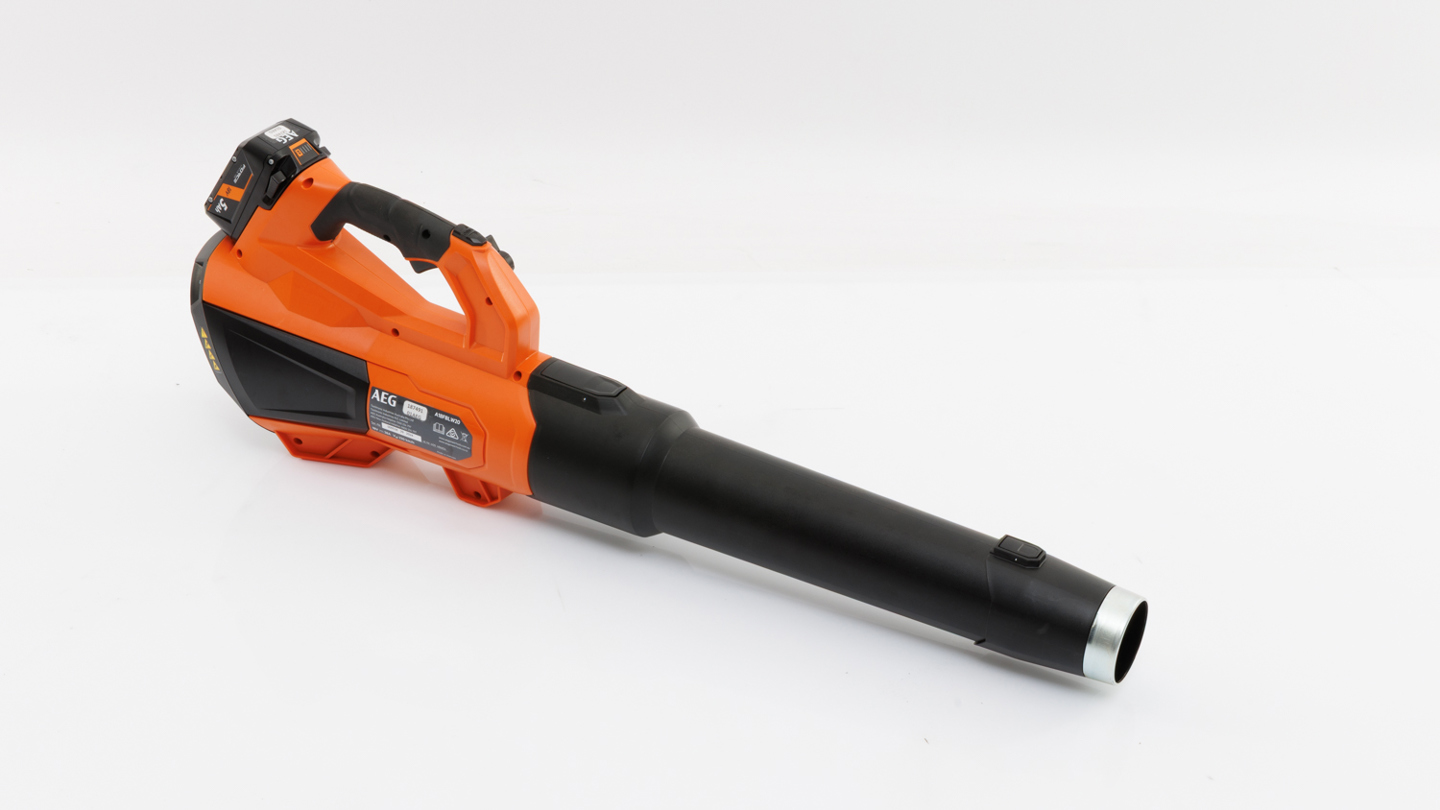 AEG 18V Fusion Stealth Jet Blower 8Ah Kit A18FBLW28 Review | Leaf ...