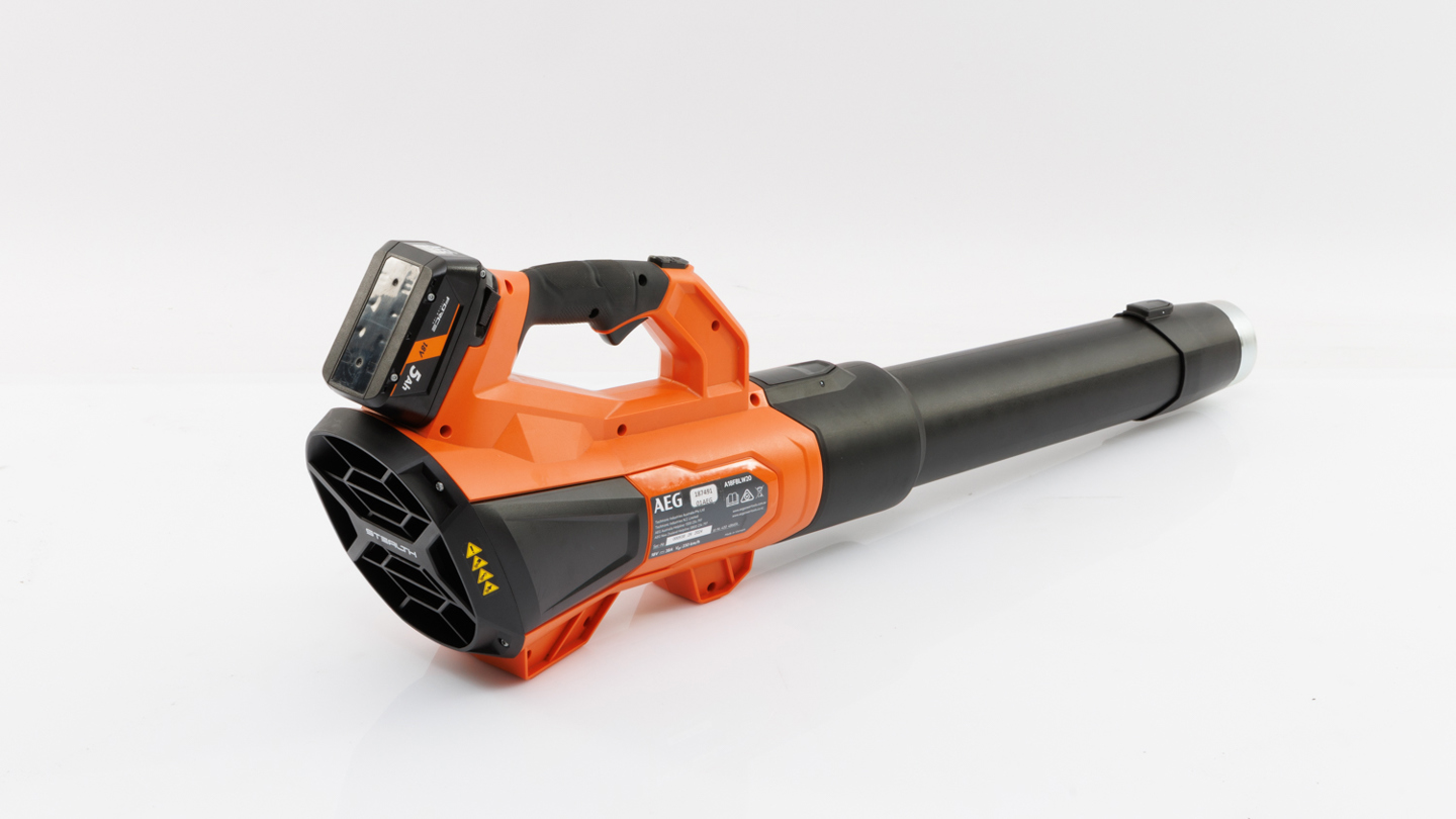 AEG 18V Fusion Stealth Jet Blower 8Ah Kit A18FBLW28 Review | Leaf ...