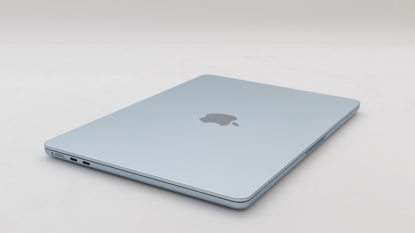 Apple 13-inch MacBook Air with Apple M4 chip (A3240) Review | Laptop ...