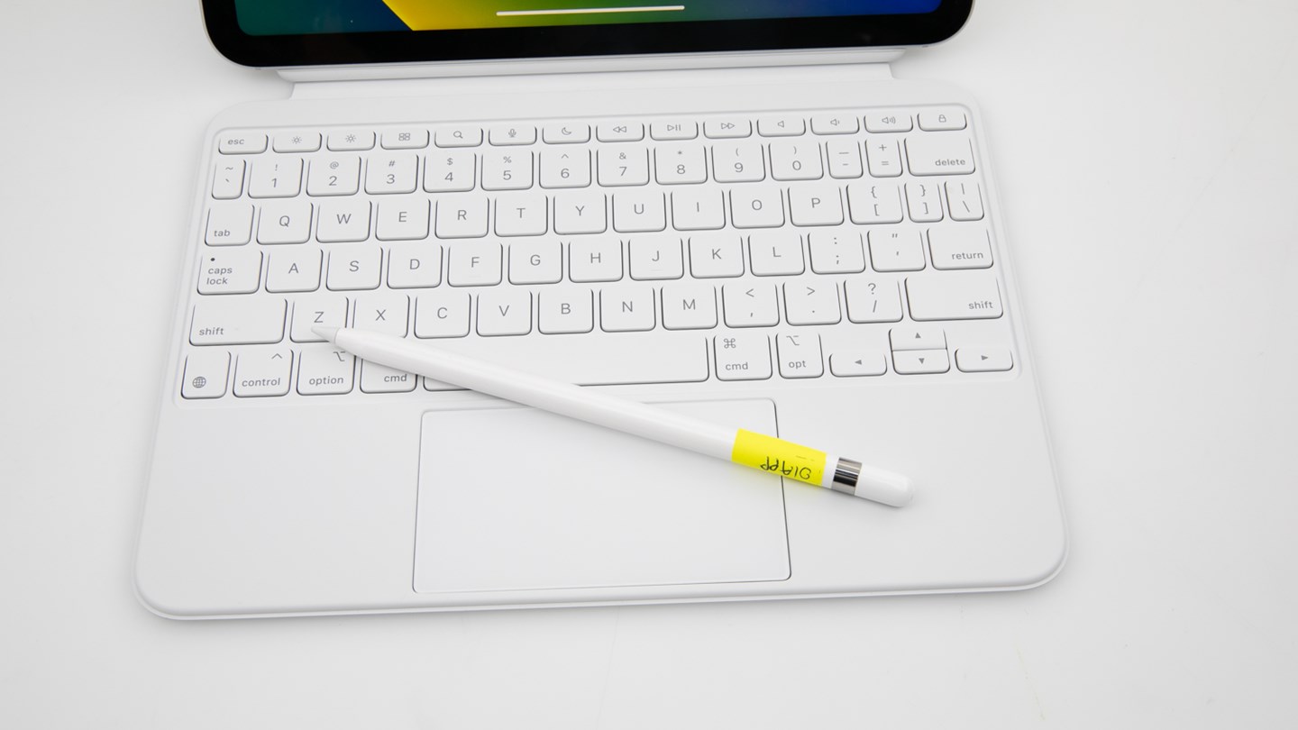 Apple iPad (10th Generation) Wi-Fi + Cellular (A2757) with Magic ...