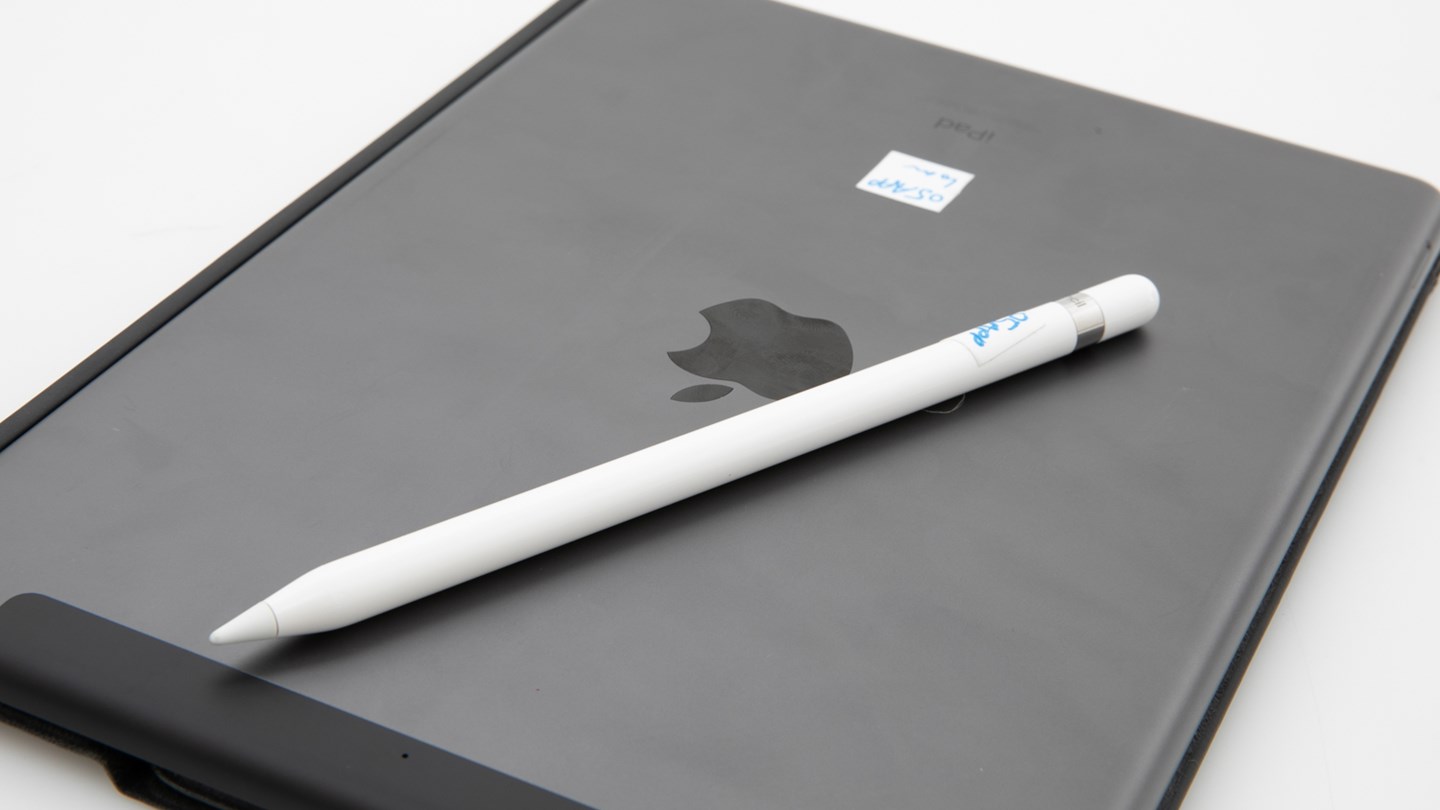 Apple iPad 9th gen, Wi-Fi +Cellular (A2604) with Smart Keyboard and ...
