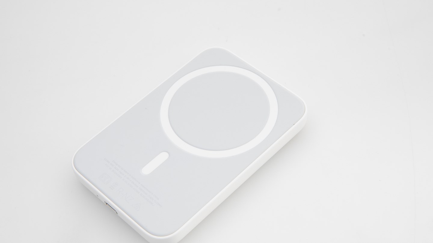 Apple iPhone Battery Pack MagSafe Review | Mobile power bank | CHOICE