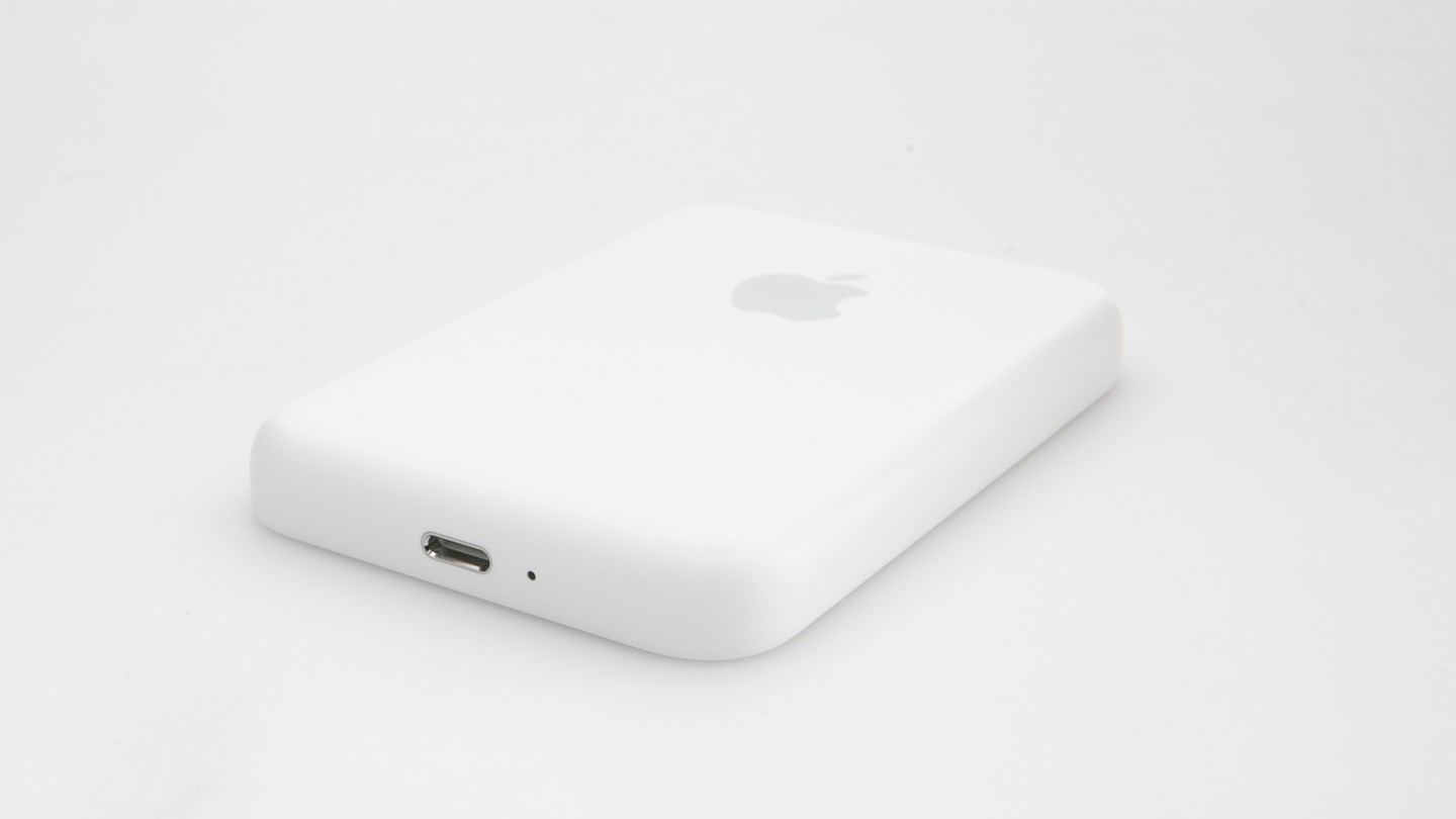 Apple iPhone Battery Pack MagSafe Review | Mobile power bank | CHOICE