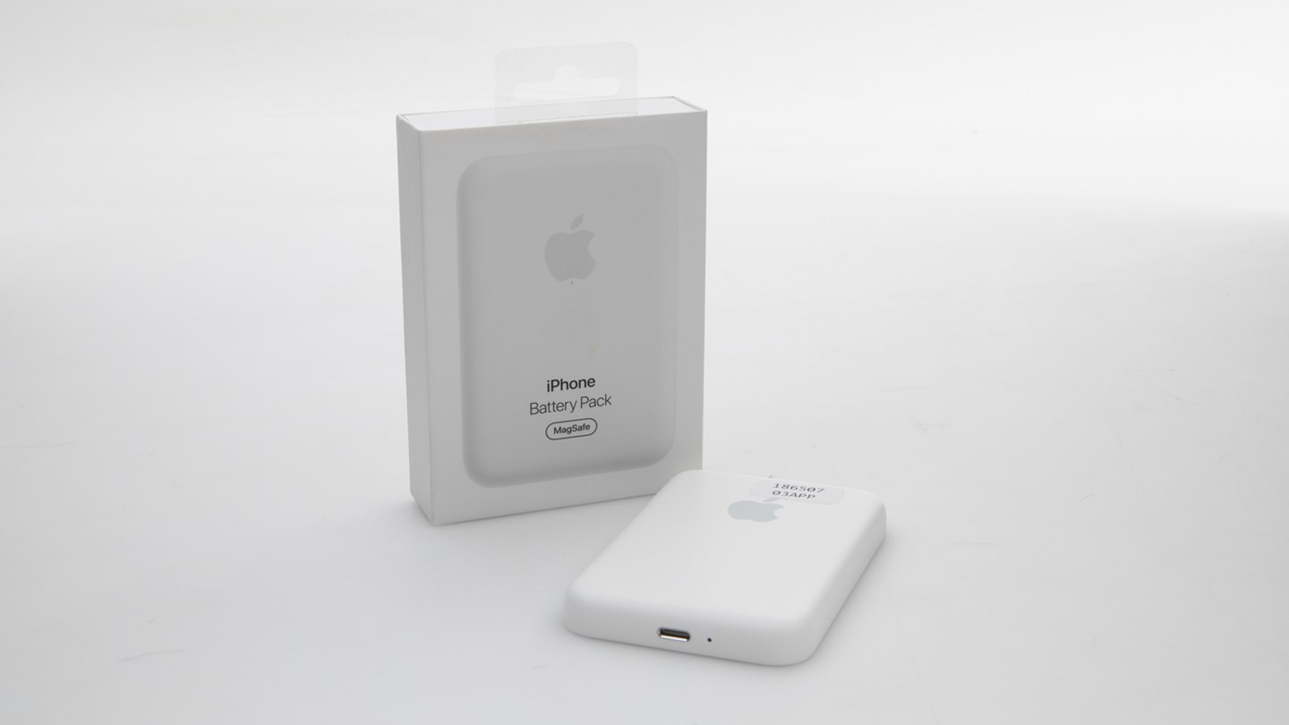 Apple iPhone Battery Pack MagSafe Review | Mobile power bank | CHOICE