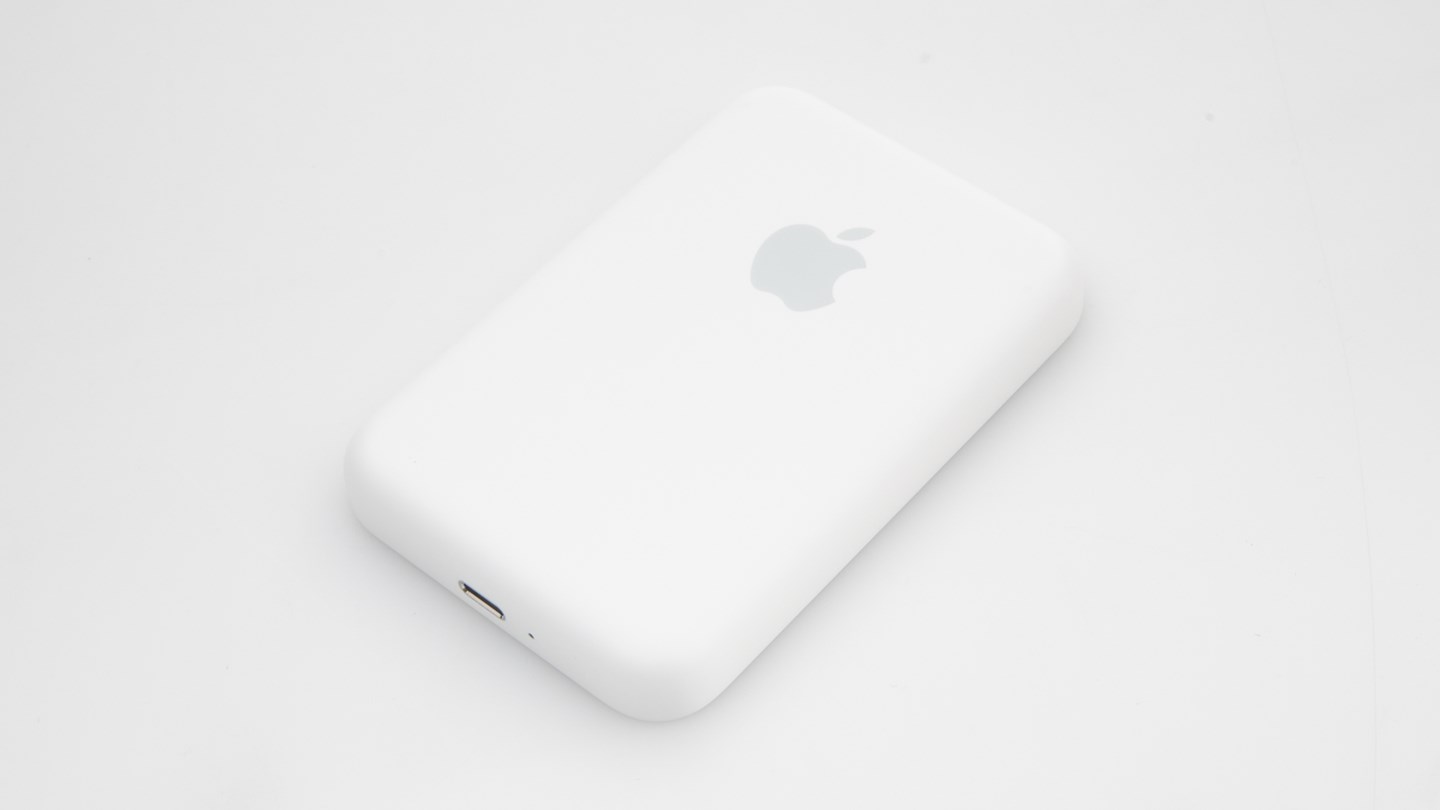 Apple iPhone Battery Pack MagSafe Review | Mobile power bank | CHOICE