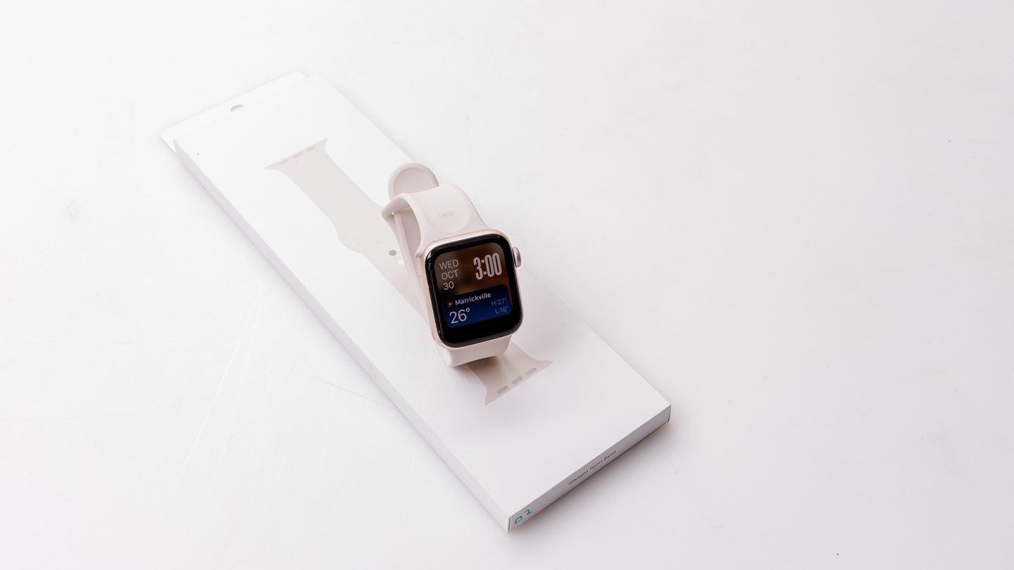 Apple Watch SE (Gen 2) 40mm Starlight Aluminium GPS, Starlight Sport ...