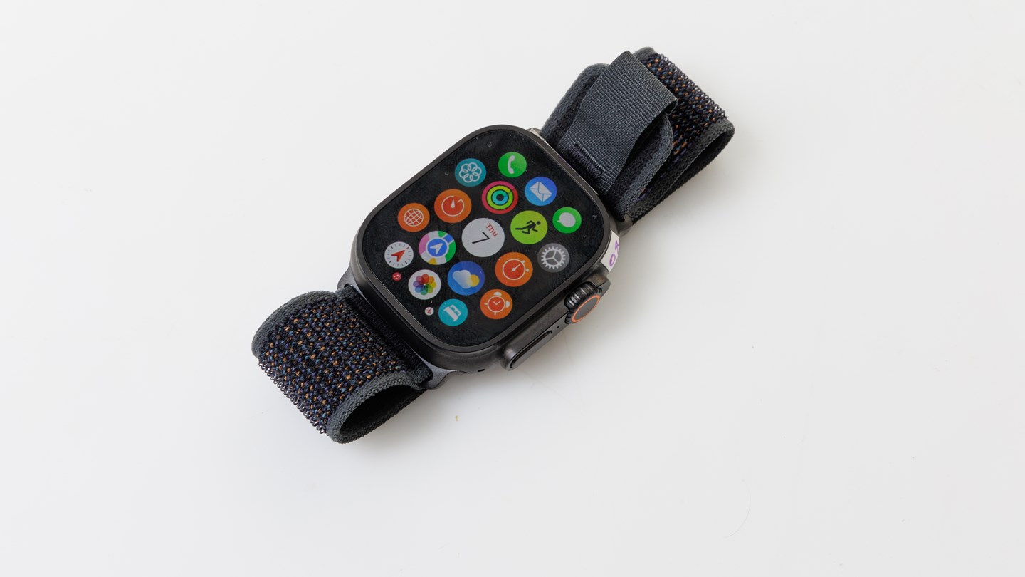 Apple Watch Ultra 2 GPS + Cellular, 49mm Black Titanium Case with Black ...