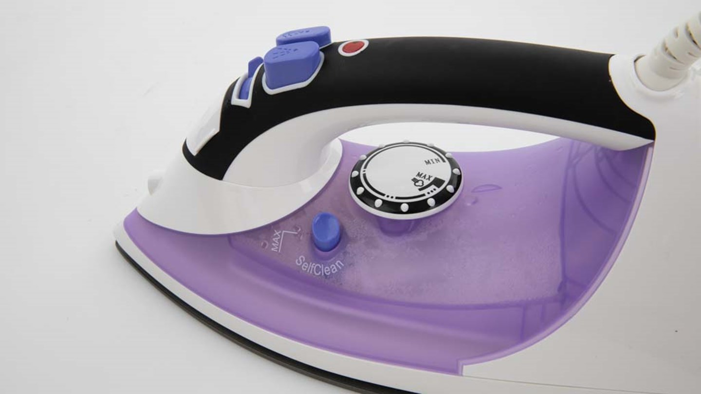 Big W Brilliant Basics KB-152A2 Steam Iron Review | Steam iron | CHOICE