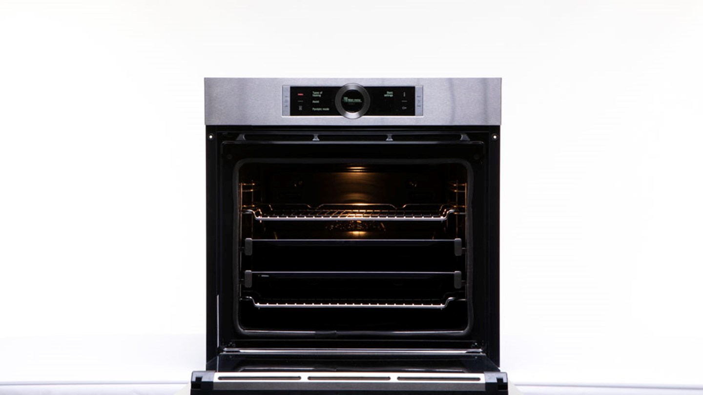 Bosch 60cm Serie 8 Electric Built-In Pyrolytic Oven HBG6767S1A Review ...