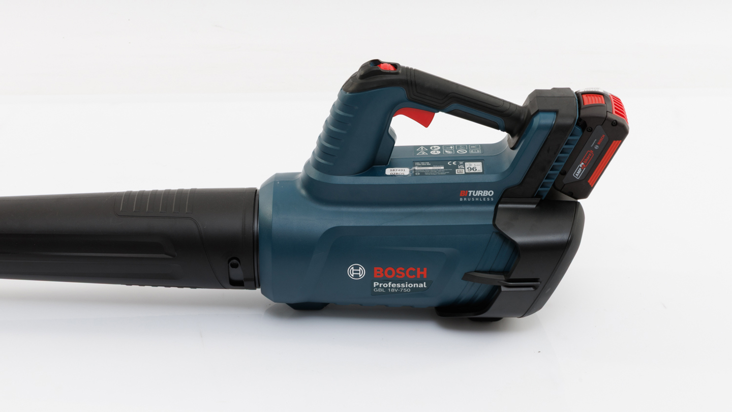 Bosch Professional Cordless Leaf Blower + 18V 5.0Ah Starter Kit GBL 18V-750 Review | Leaf blower ...