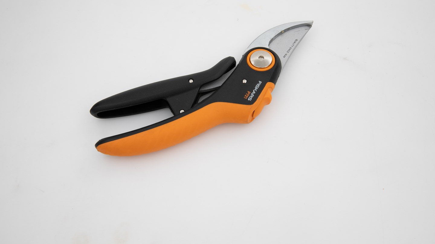 Fiskars P721 Plus 1057170 PowerLever Review | Secateurs | CHOICE