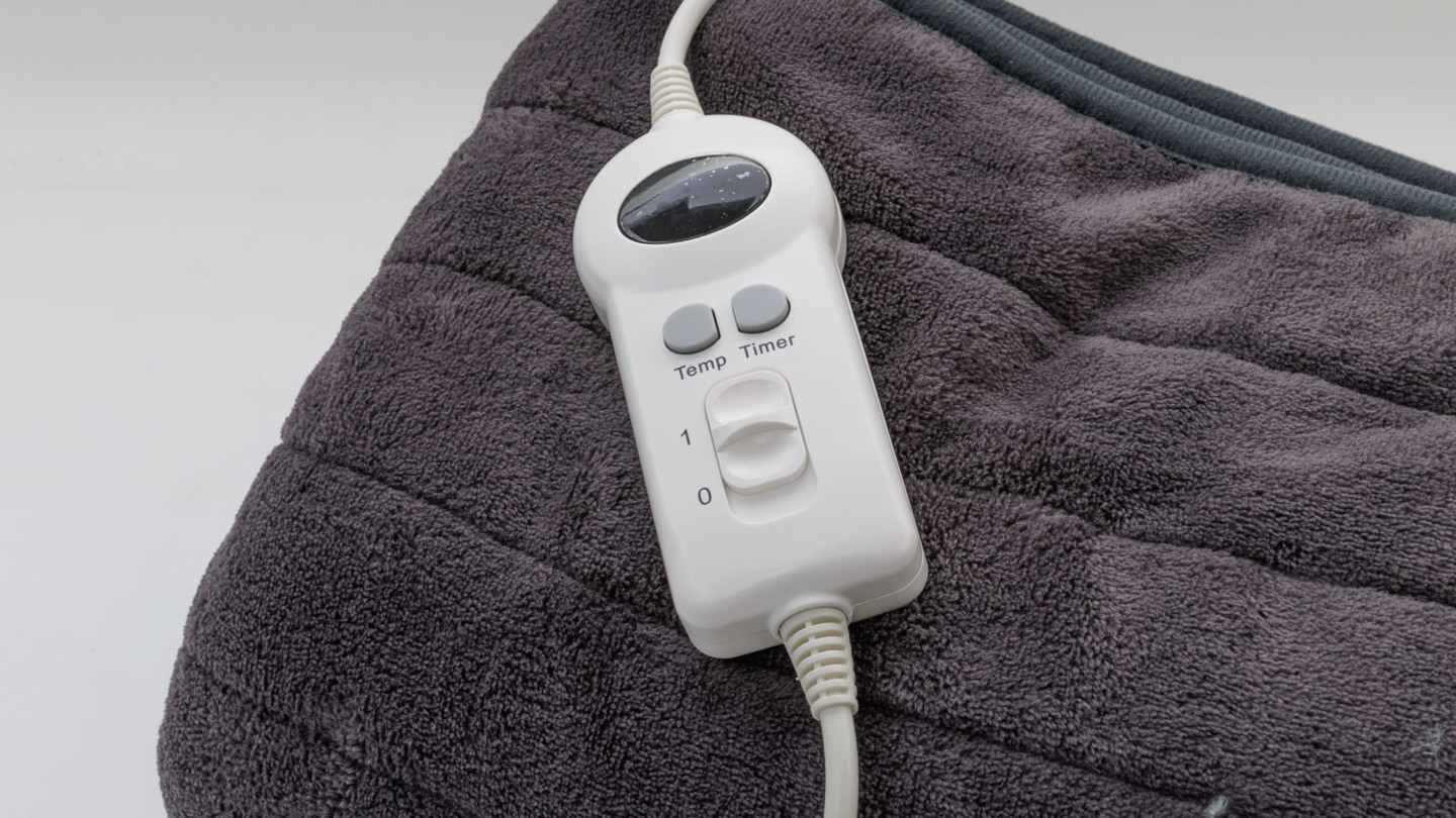 Kmart Anko Heated Throw - Grey TK140X110-1S Review | Heated throw ...
