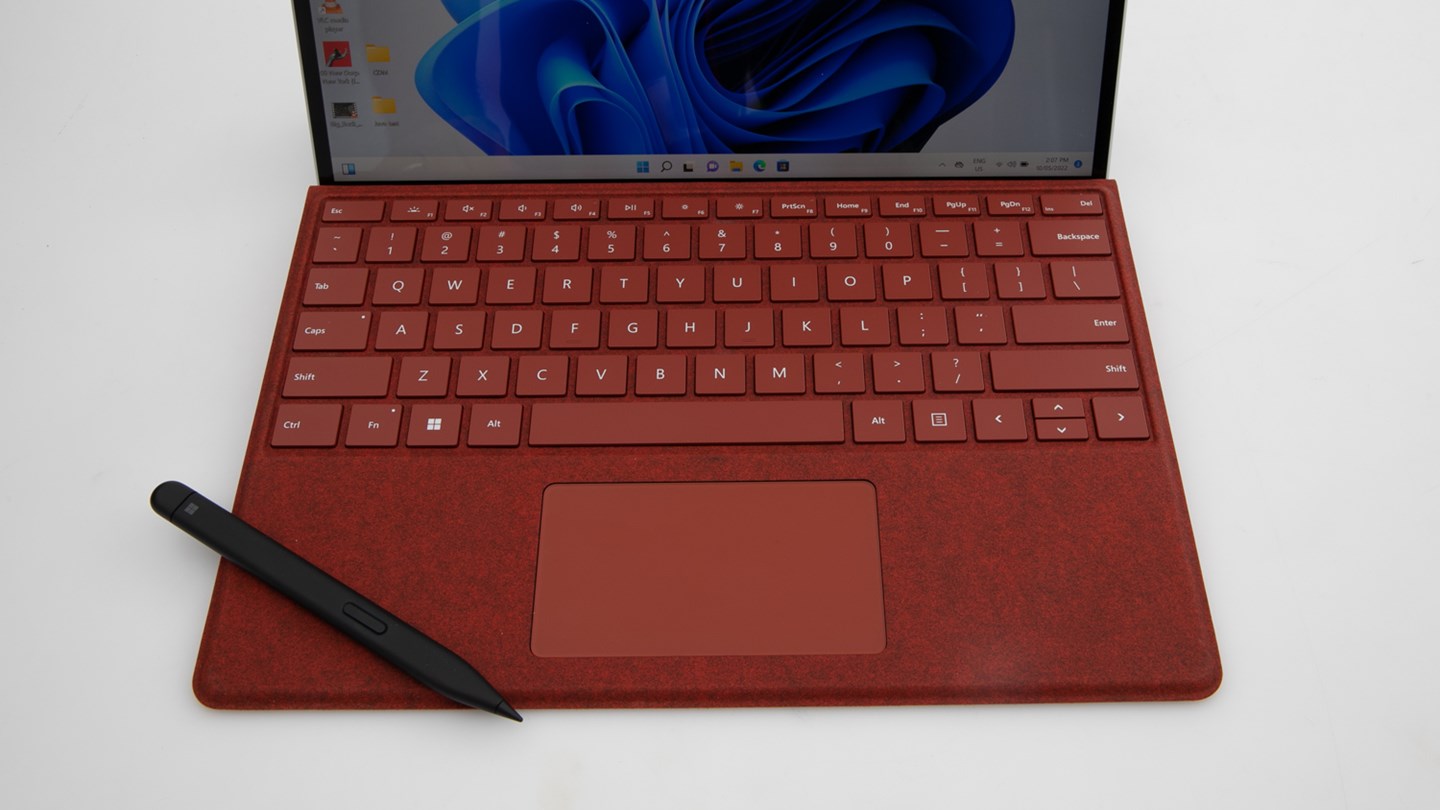 Microsoft Surface Pro 8 (1983) with Signature Keyboard with Slim Pen 2 ...