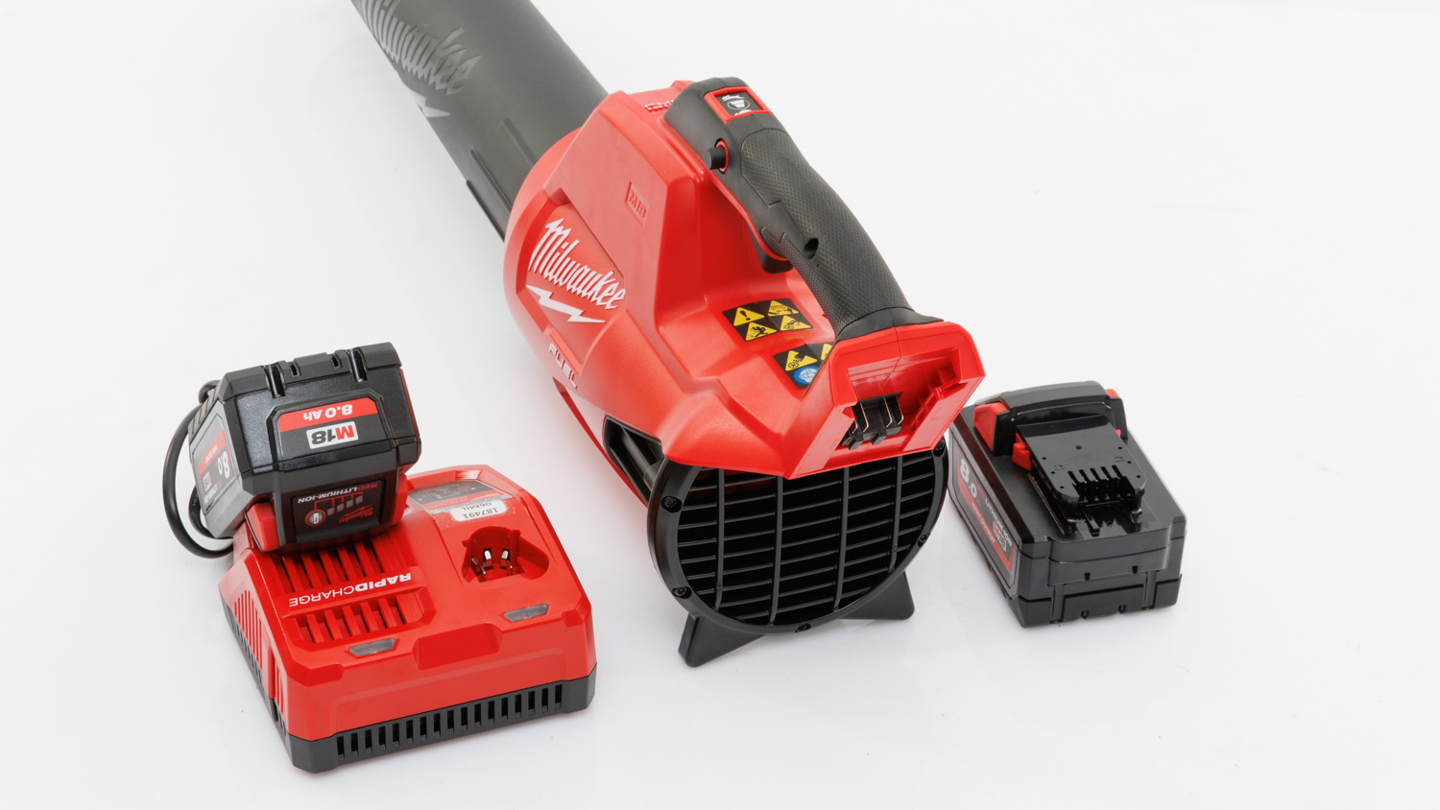 Milwaukee M18 Fuel Blower Kit M18FBL802 Review | Leaf blower and blower ...