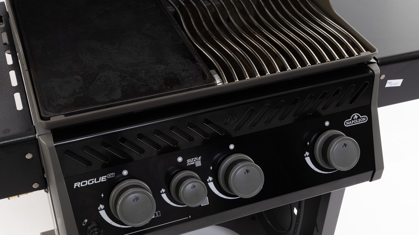 Napoleon Grills Rogue XT 425 SIB - RXT425SIBPK-1-AU Review | BBQ | CHOICE