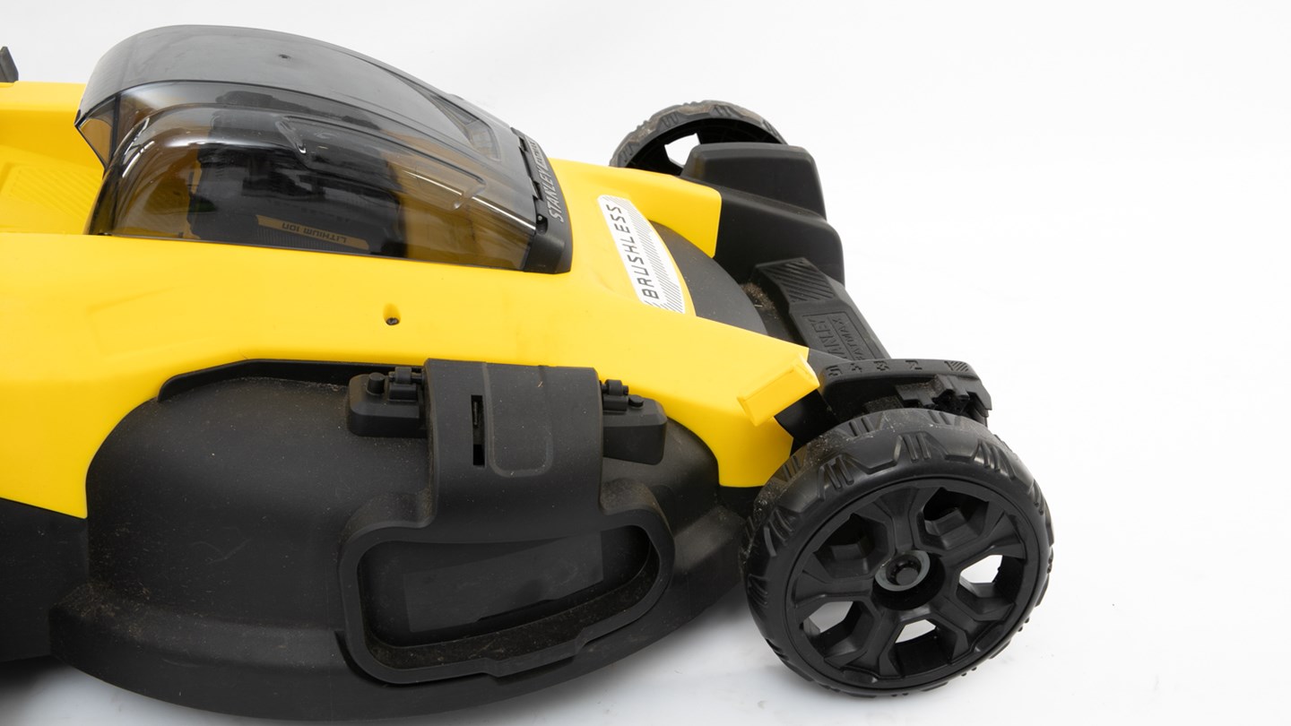 Stanley Fatmax 2 x 18V 51cm Push Mower (SFMCMW2651M) Review | Battery ...
