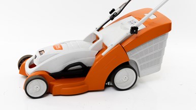 Stihl RMA 339 Kit Review | Battery lawnmower | CHOICE