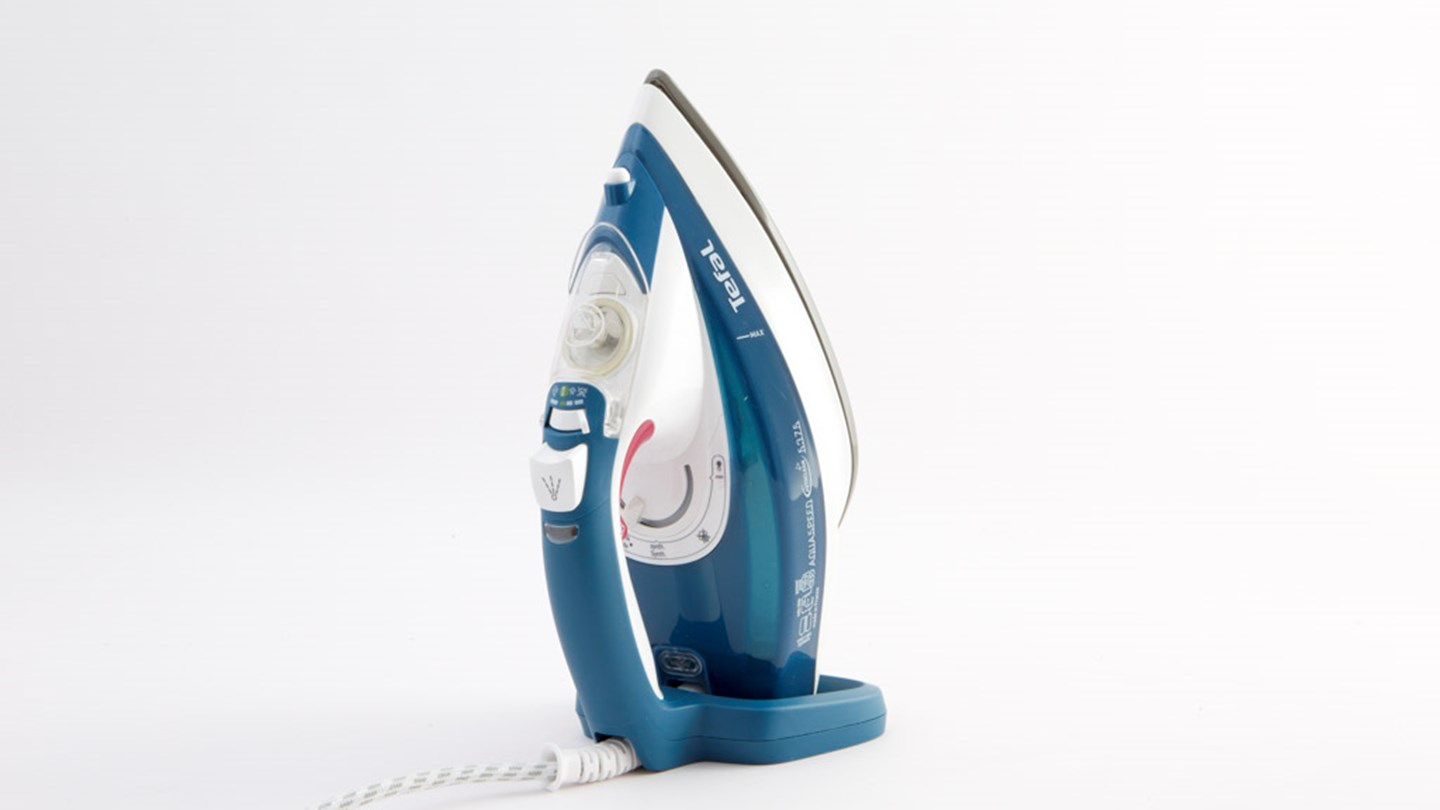 Tefal Aquaspeed Autoclean FV5375 Review | Steam iron | CHOICE